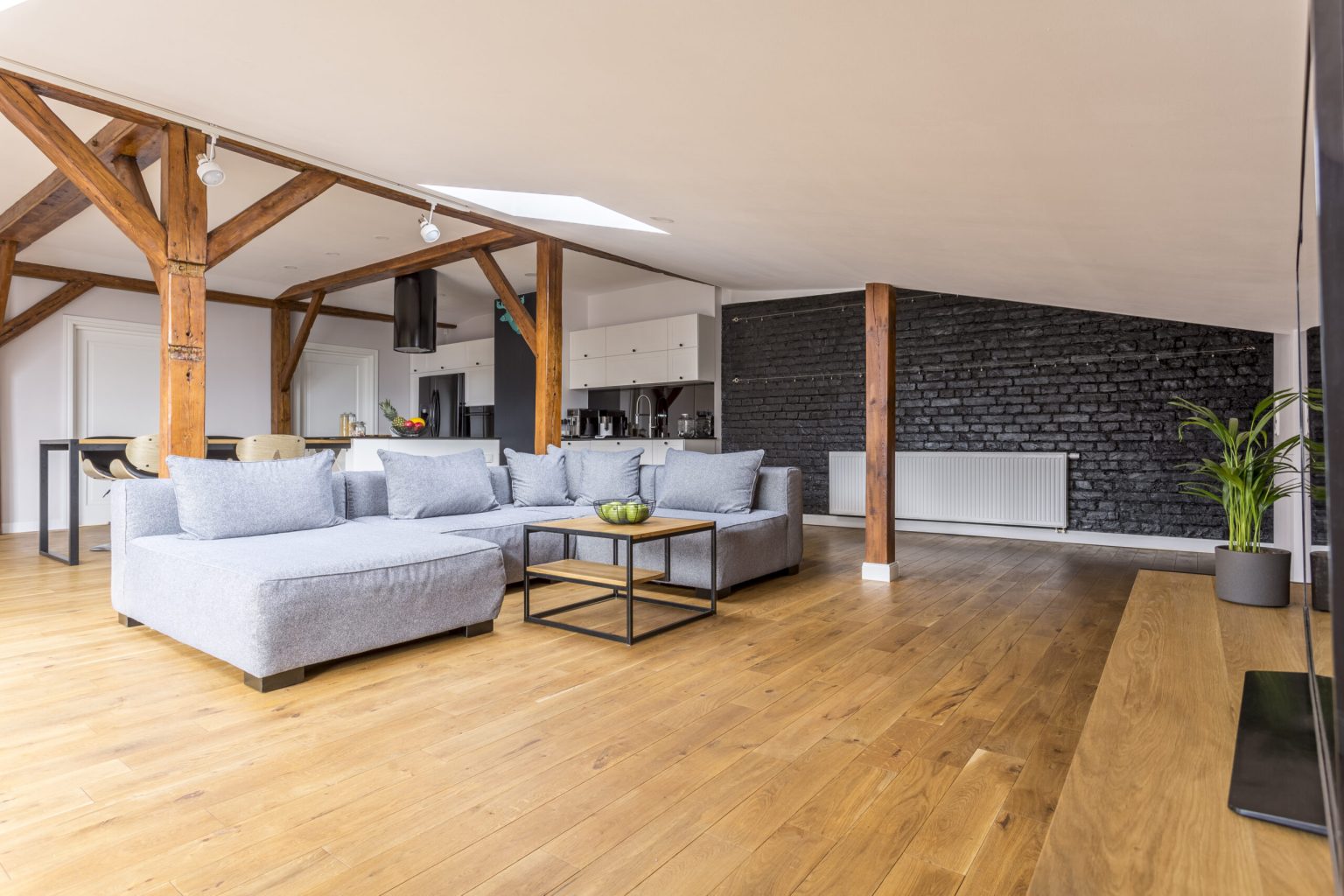 How to Choose Between Flat & Pitched Roof Windows - Skylights1.co.uk