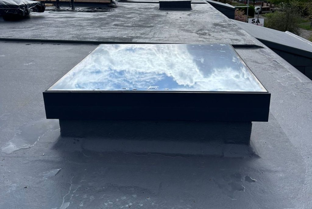 Framed Roof Window 800×1500 mm – Triple Glazed | Skylights1