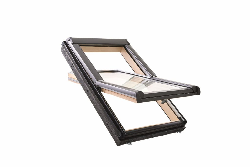 Roto Pitched Roof Window Center-Pivot 74x118 cm Natural Timber